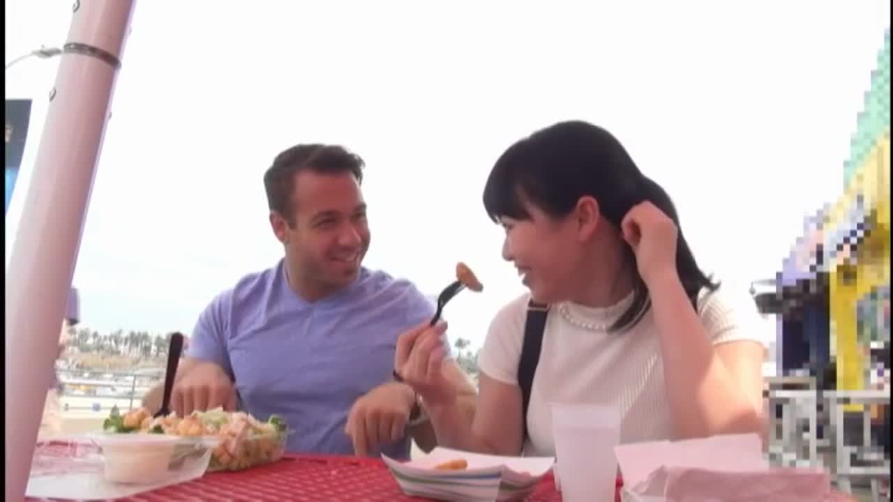 アメリカに憧れをもつ女子大生！デカチン白人に誘惑された女子は自宅に連れ込まれてsexまでしてしまうのか Fc2動画アダルト